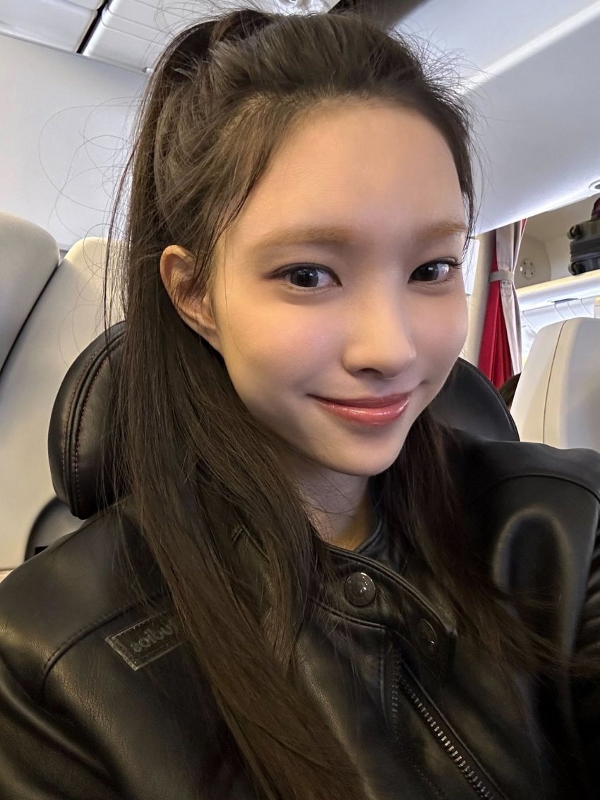 Illit Community Post 공항에서의 아일릿🩷💗💓💞💕💝💖💘💟💌 ️ ️