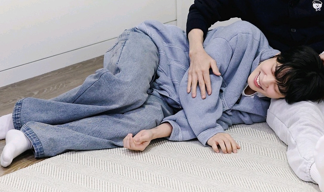 BTS Community Posts - I want to lay your head on me and caress you ...
