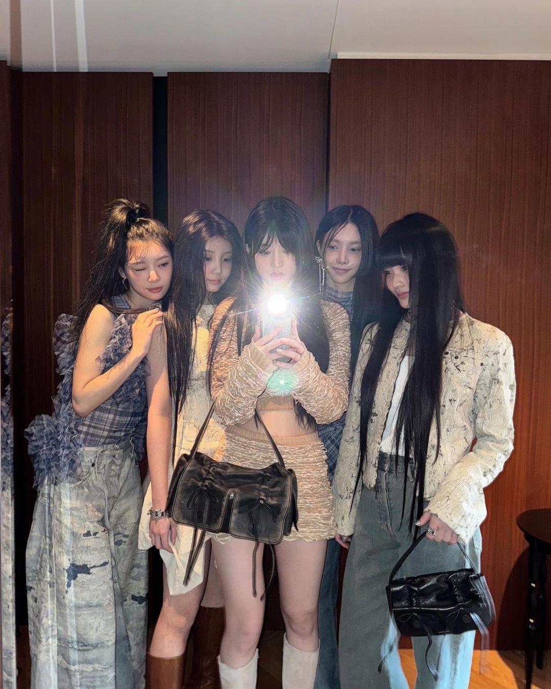 ILLIT Community Post - My beautiful ILLIT 💖 The debut is soon, Fighting!!! #illit