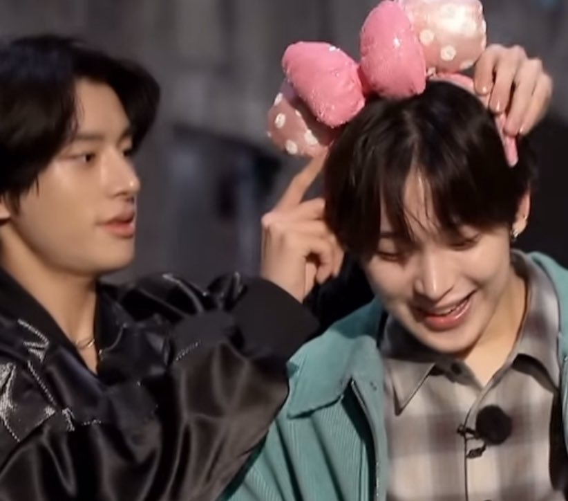 Weverse zone Community Post - teehee one of my new fav moments from en ...