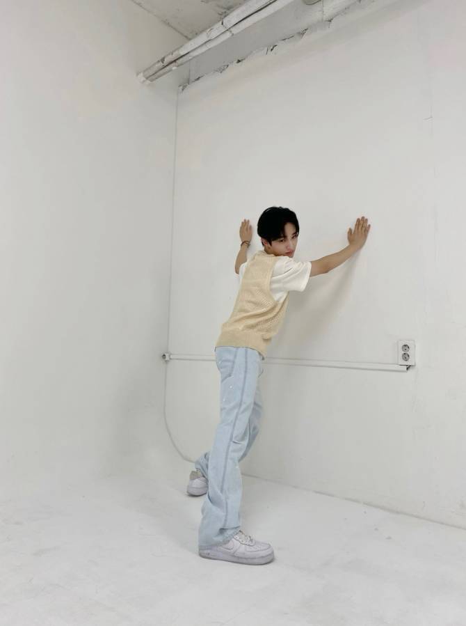Atbo Community Posts 준석이 형 해피벌스데이~~🥳🥳🥳 항상 잘 챙겨주고 장난도 다 받아줘서 고마워 ㅎㅎ