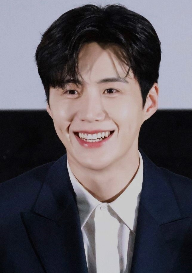 KIM SEON HO Community Post - Good morning! Actor, you said at PDC the ...