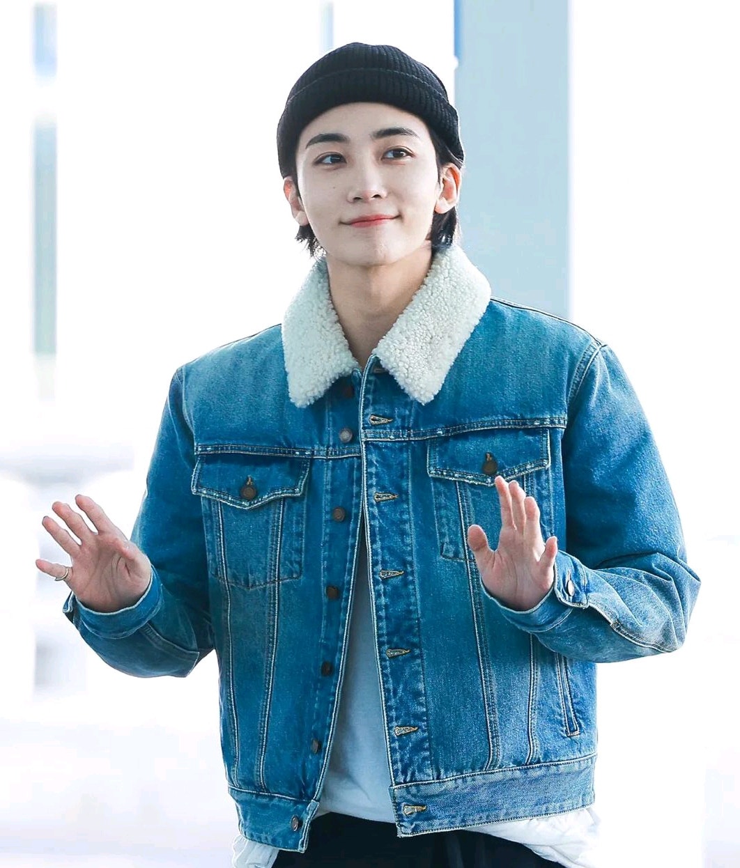 SEVENTEEN Community Post - safe skies jeonghan hanniehae