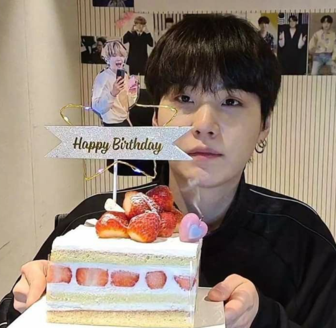 BTS Community Posts - Feliz cumpleaños mi gatito te extraño mucho te amo espero te la pases muy ...