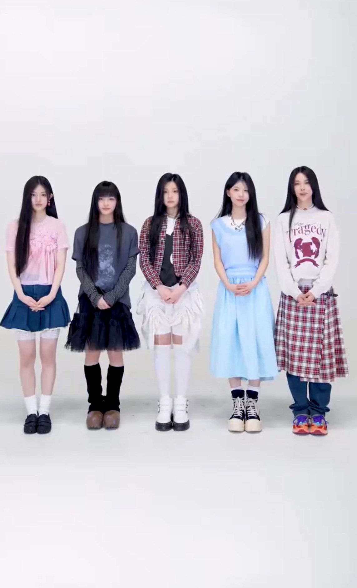 ILLIT Community Post - NOH YUNAH LEADER????? OH MY 🥰🎀😍😎