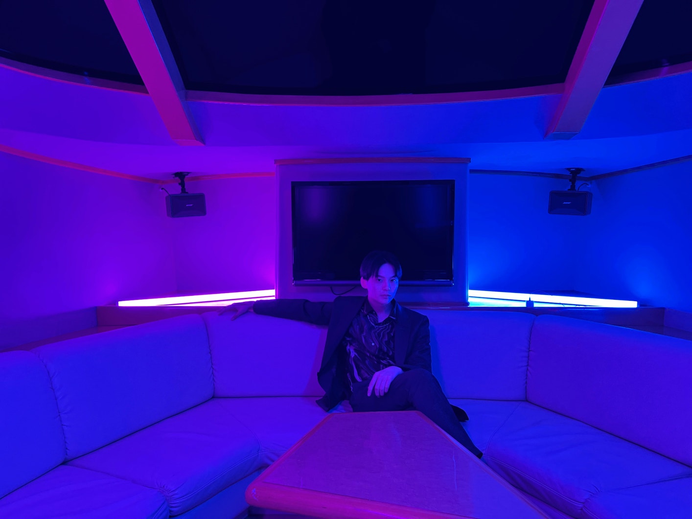 ONE N' ONLY Community Posts - おはようございます☀ TALKIN'のMVのクルーザーの中のオフショットあげてなかったのであげまーす！☺️ 今日は永玖の地元の山梨 ...