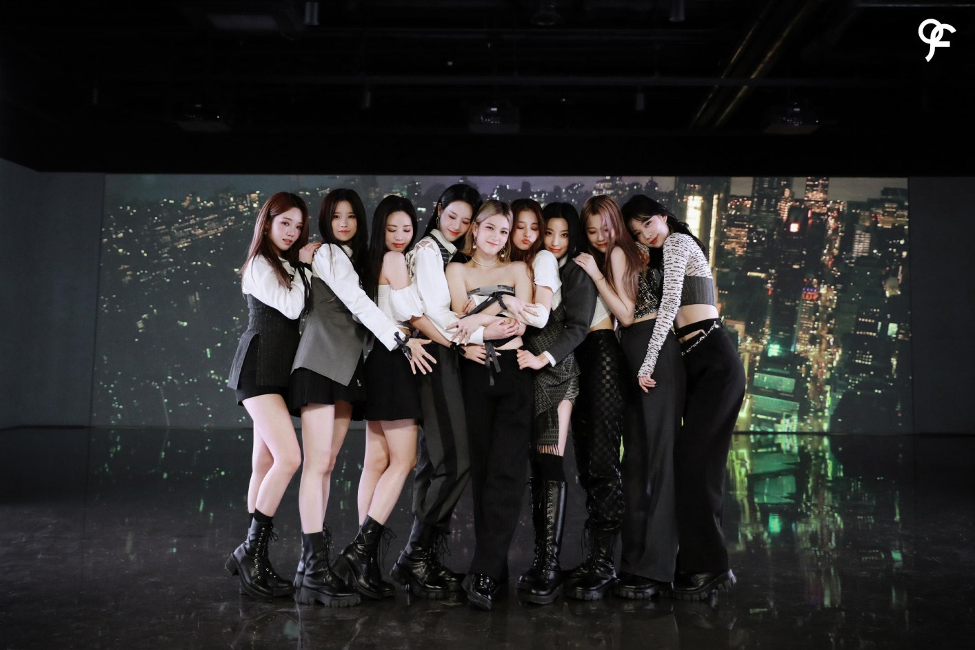 fromis_9 Community Post - 124 데뷔시🍀~