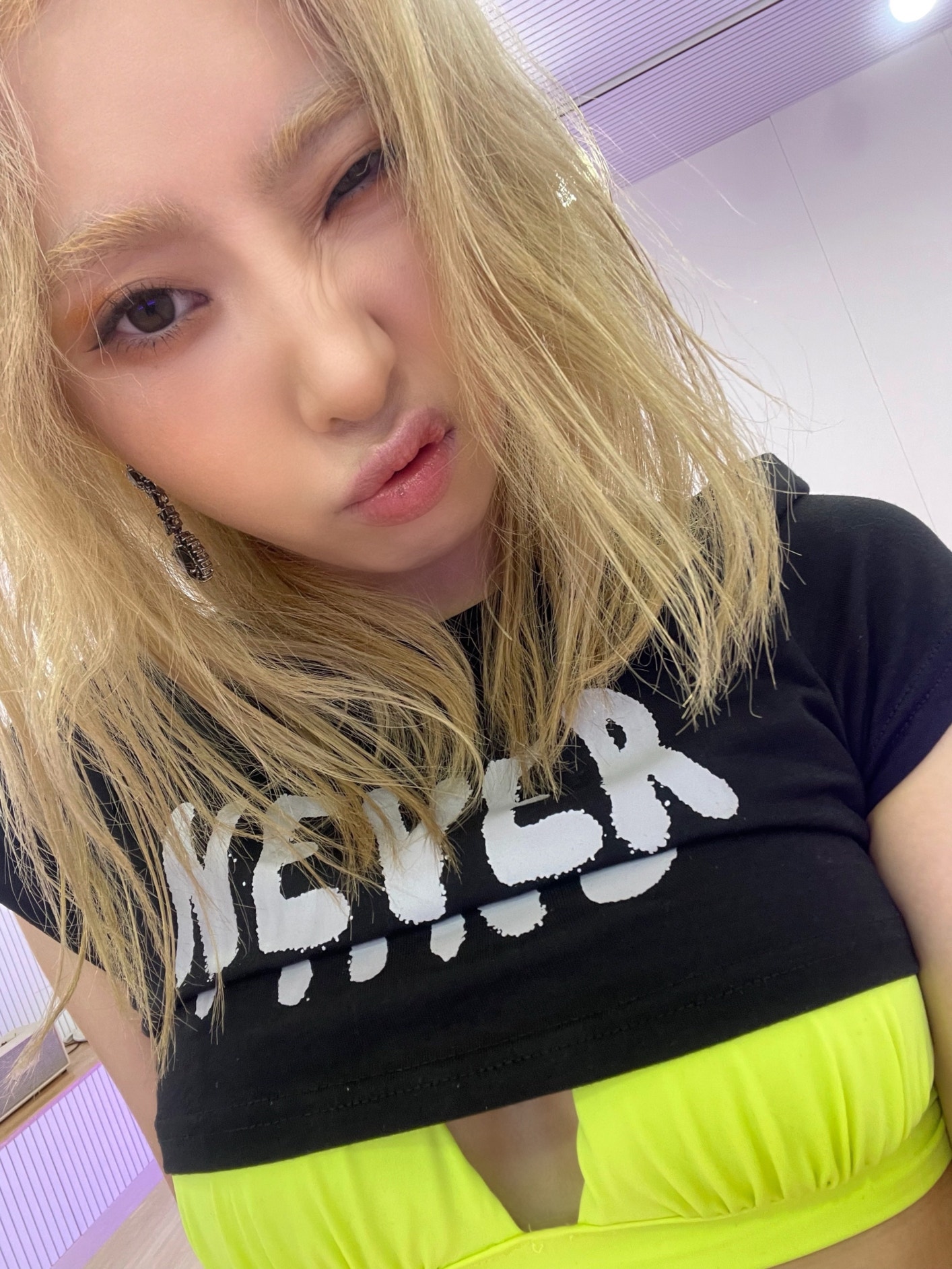 Minzy 커뮤니티 포스트 기대하시던 댄스 Vid 내일 밤 312 9pm 공개 돼요 오랜만에 에블바디 Minzy