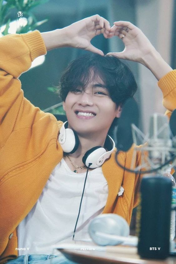 BTS Community Post - #dear_v_from_army #to_v 언제나 완벽 그 자체!! 웃음을 잃지 마요 ...