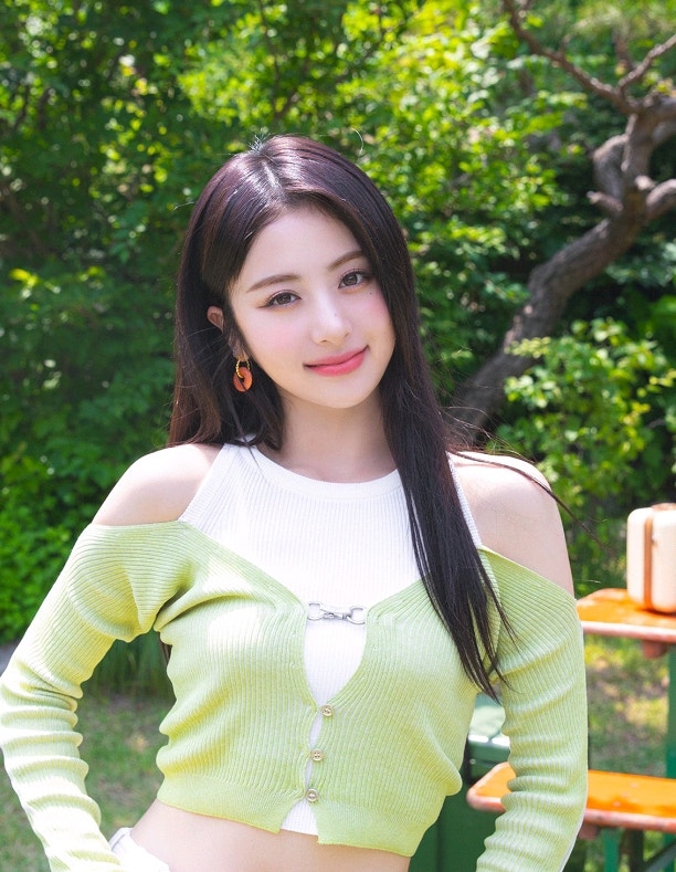 LE SSERAFIM Community Post - Hi jennifer 💙 I hope u r happy and healthy ...