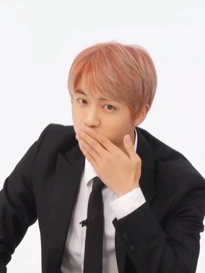 Bts Community Post 석진시🐹🩷⸒⸒ D 90🌟 캬아ㅏㅏㅏ~🙈 전역 후 석진이의 손키스는 어떤 손키스려나 정말