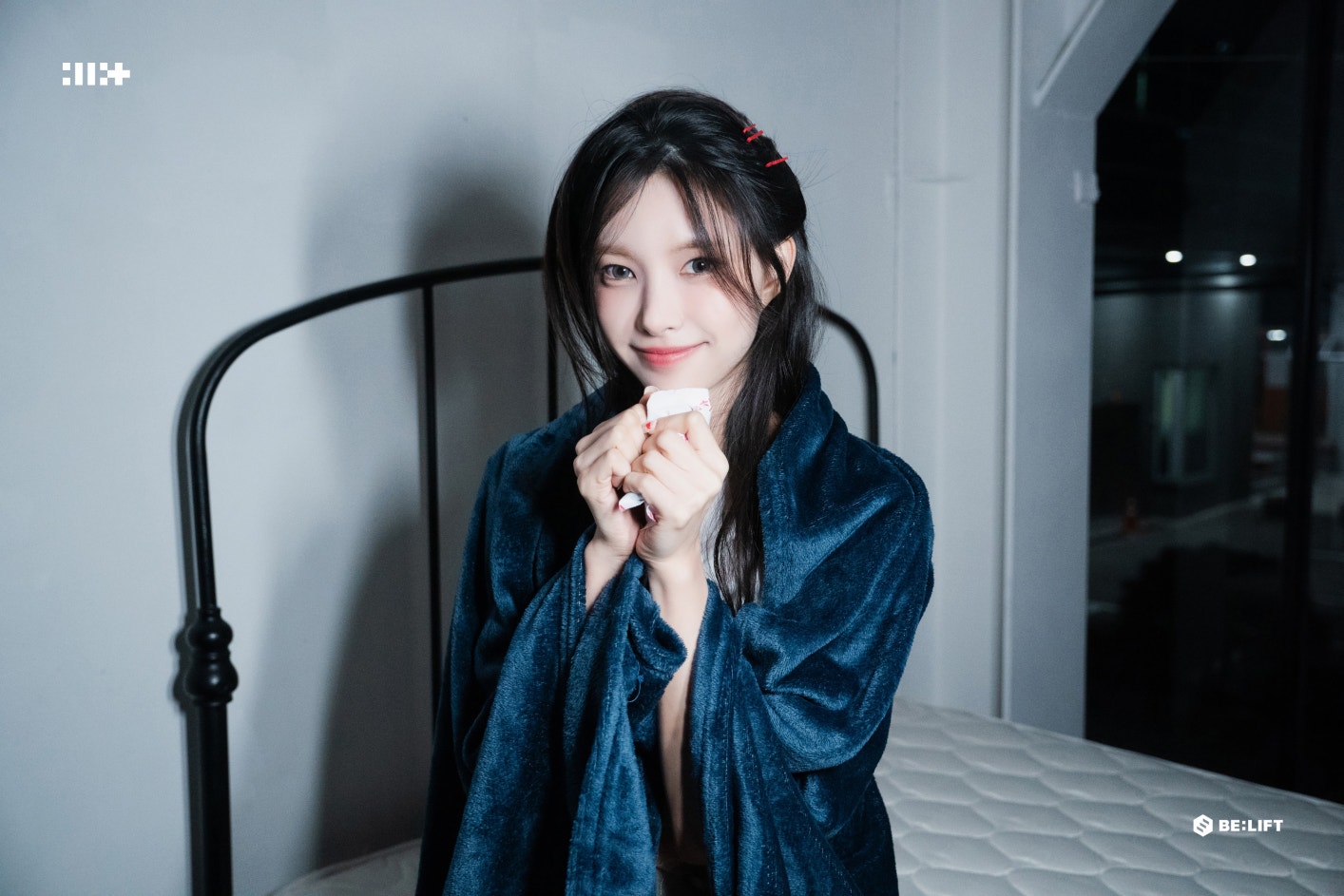 Weverse ILLIT Image - [Behind Cut] ILLIT SUPER REAL ME Film & Logo Film