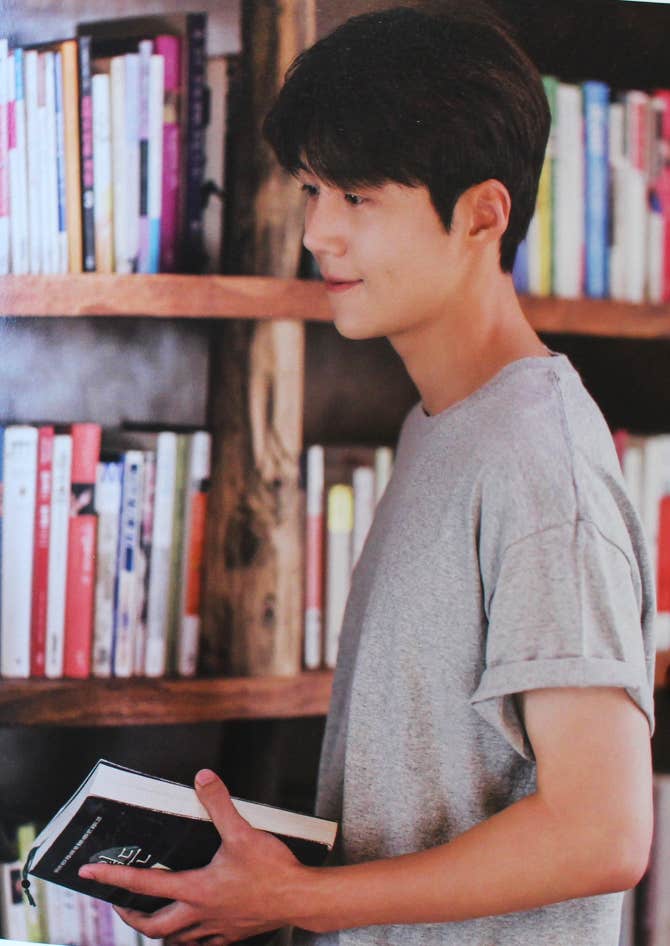 KIM SEON HO Community Post - Actors look good in books 🥰💖 Reading ...
