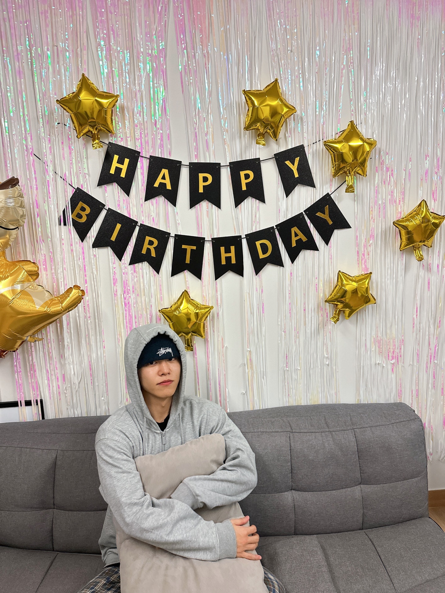 Onf 커뮤니티 포스트 지난 두번 생일을 혼자 보냈는데 이번 생일은 옆에 형들이 있으니까 넘 좋았어요😌 오늘 하루 푹