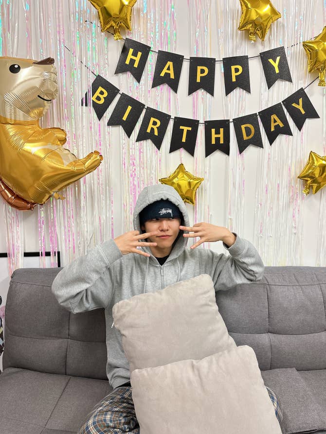 Onf Community Post 지난 두번 생일을 혼자 보냈는데 이번 생일은 옆에 형들이 있으니까 넘 좋았어요😌 오늘 하루