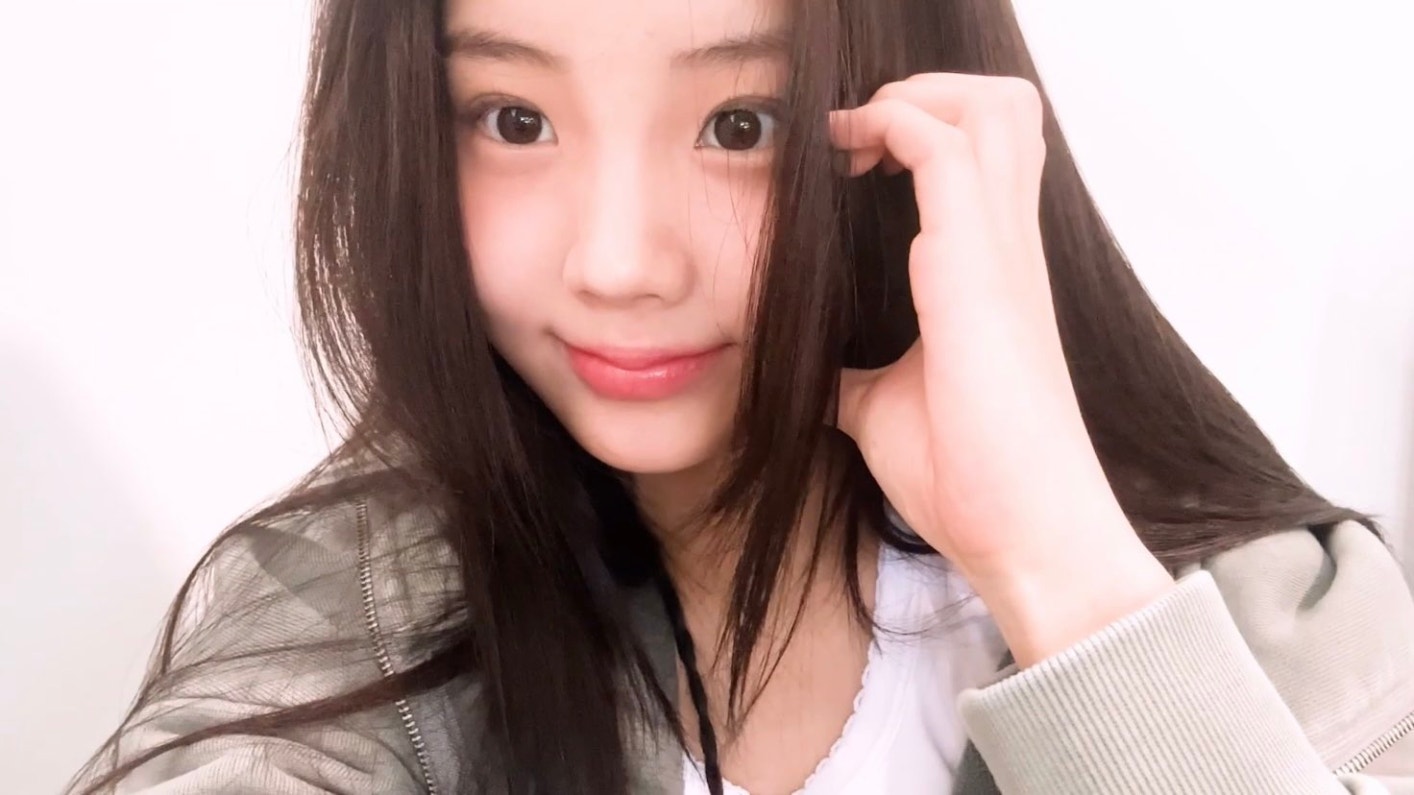 ILLIT Community Posts - this genre of wonnie pics >>>>