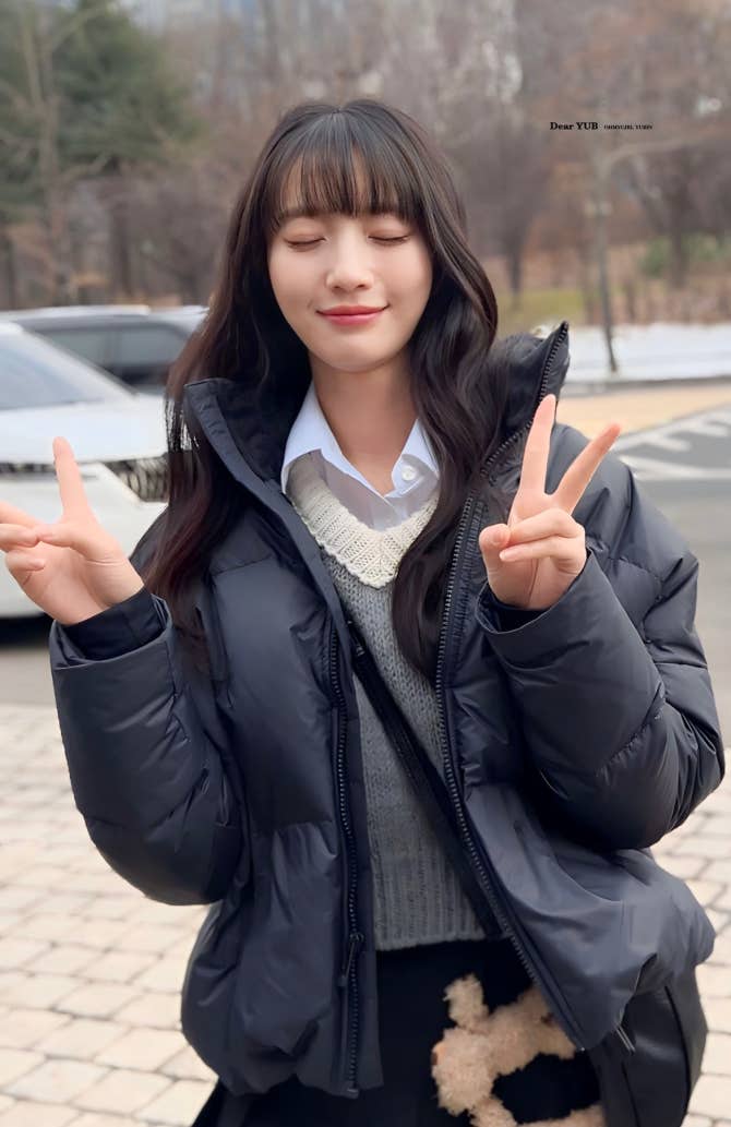 Oh My Girl Community Post 큰 눈을 휘둥그레 뜬 유빈이의 모습도 너무 좋아하지만 두 눈을 감고 미소짓는