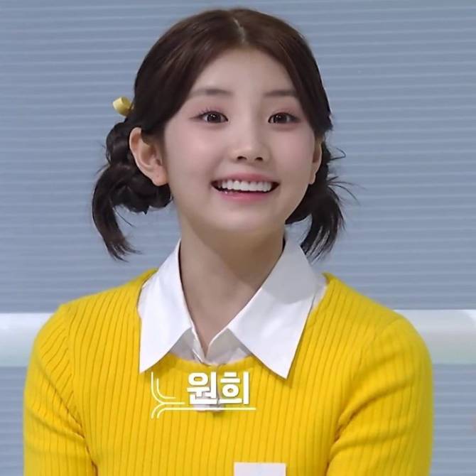 Illit Community Posts Du Du Duduuu 。•̀ᴗ 💓💓💓 A Smile Is