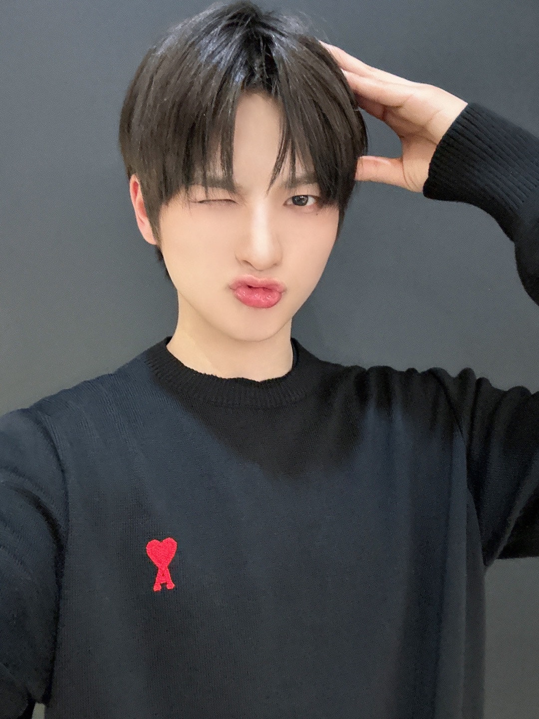 Nowadays Community Post 첫 위버스 라이브 시작하기 전에 너무너무 떨렸는데요 처음으로 팬 여러분들과