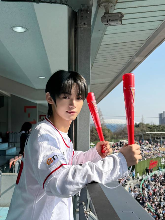 Tws Community Posts 여러분저도 왔어요오늘 날씨는 생각보다 훨씬 좋네요 따뜻한 햇살과 시원한 바람도