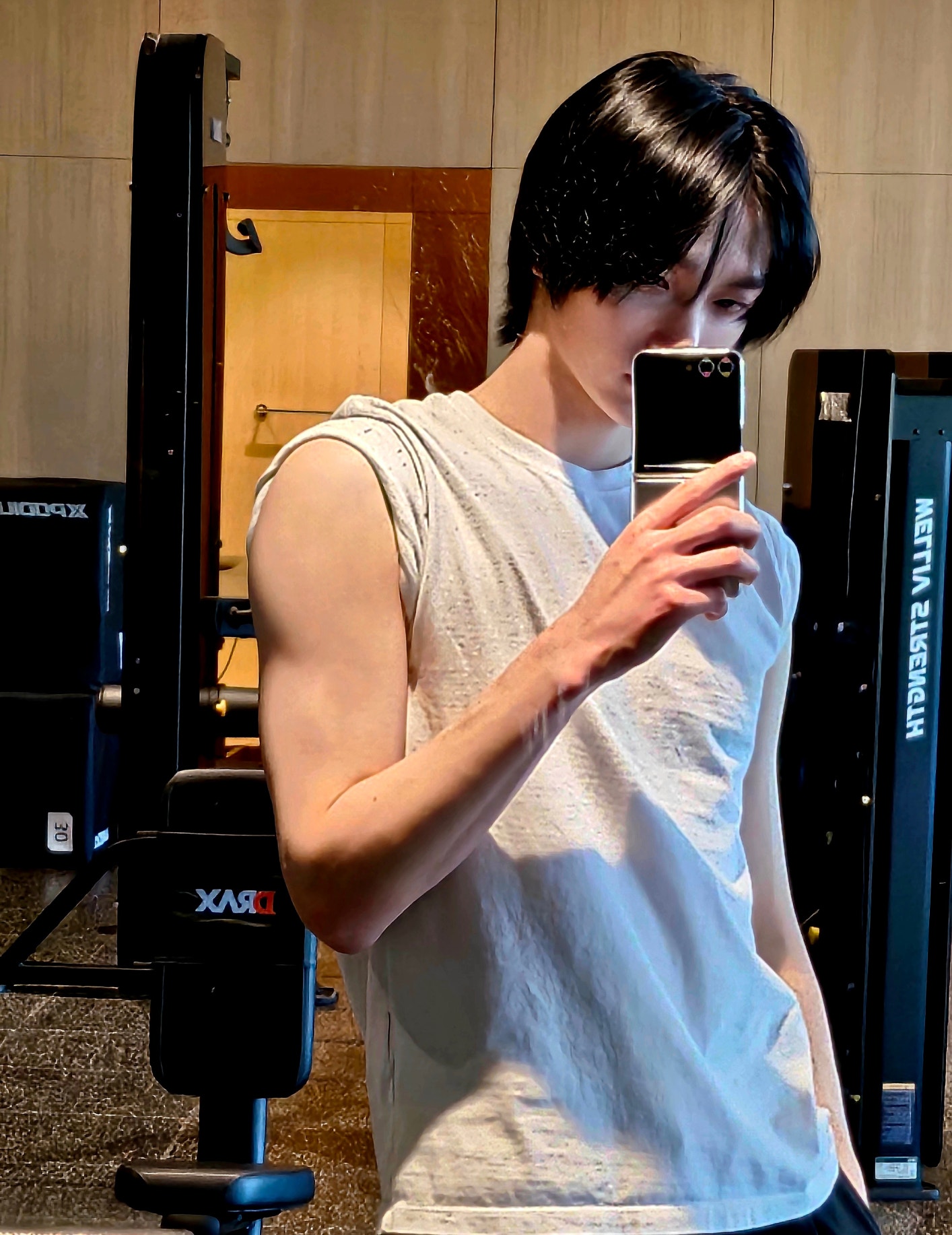 Weverse zone Community Post - face reveal hmu ladies