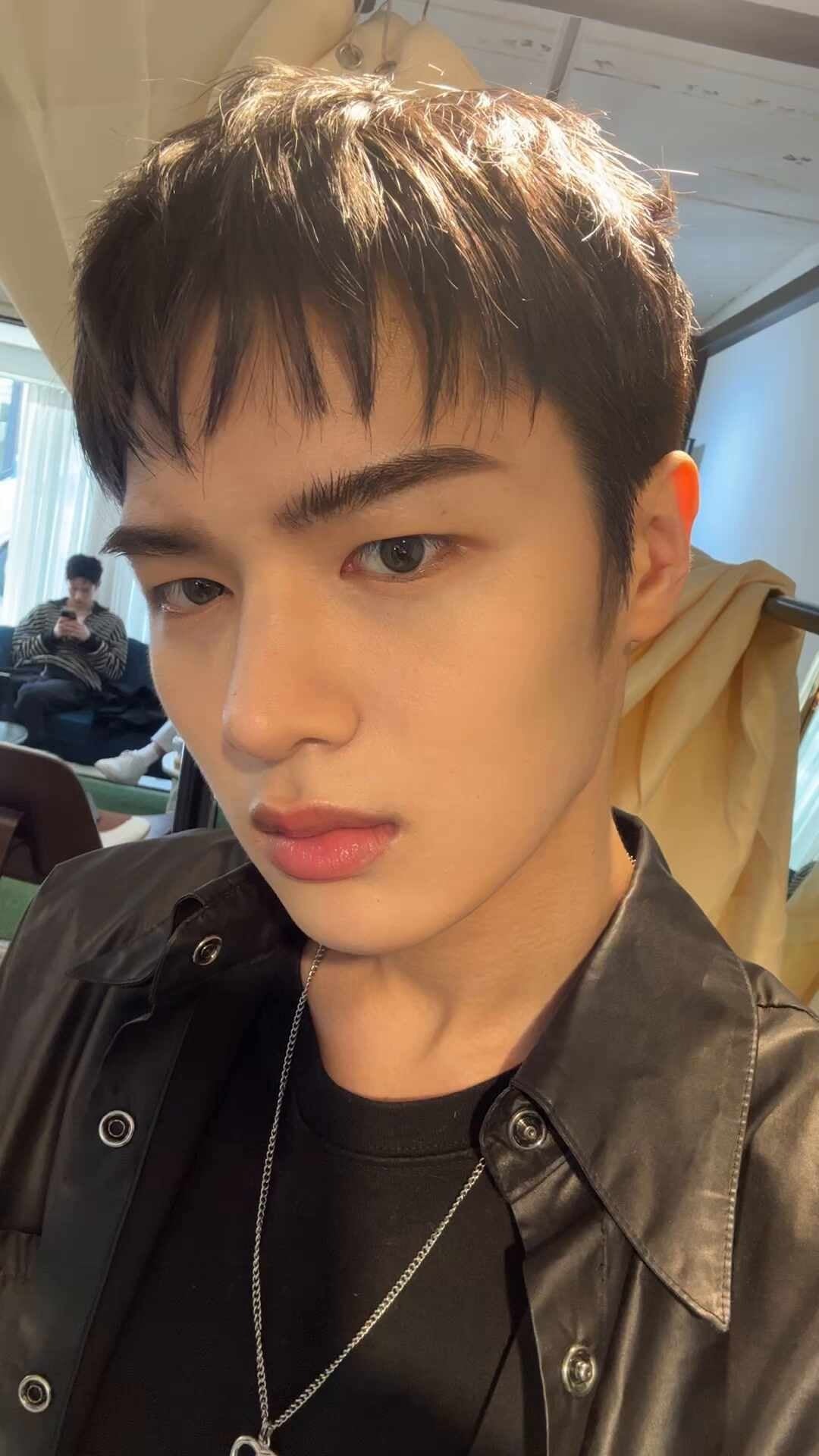 LUN8 Community Post - 머리 자른 첫날 ️ #비타밍