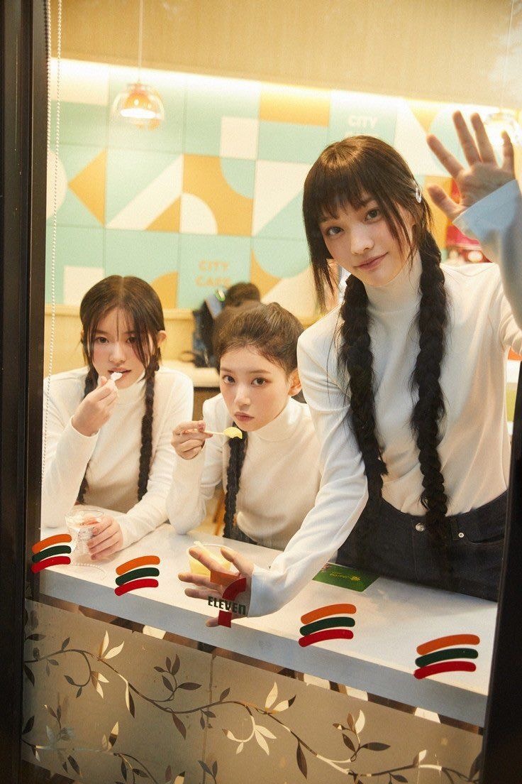 ILLIT Community Posts - this is ILLIT-5th gen leaders ️‍🔥