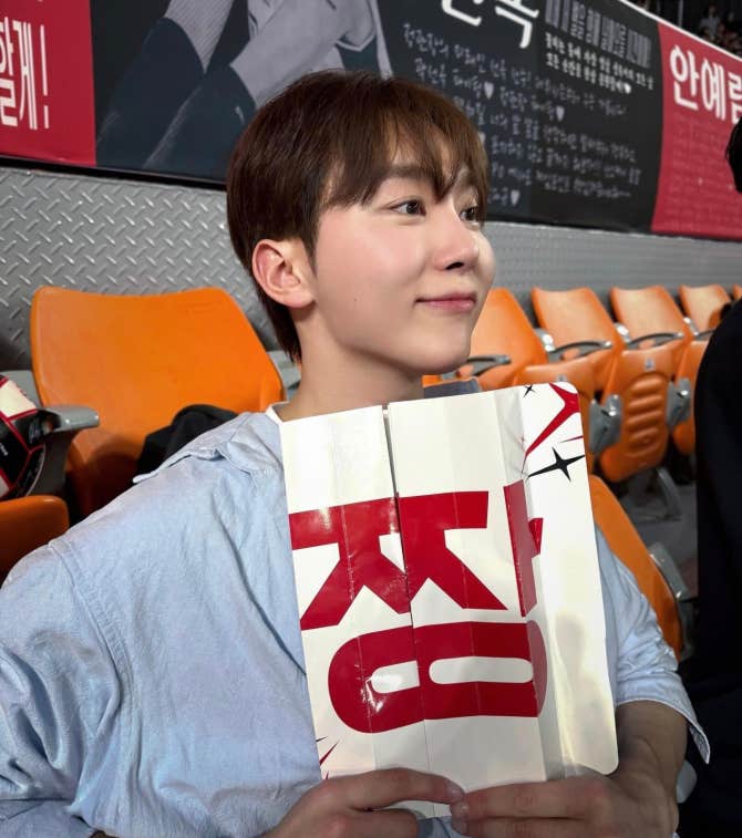 Seventeen Community Post 세봉이들 🩷🩵 항상 행복하게 지내기 정권 찌르기 58일차 갑니다👊🏻 정권찌르기를
