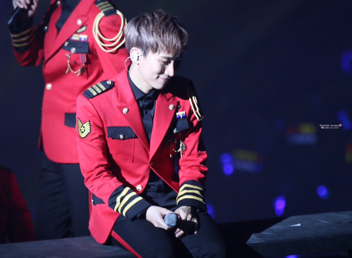 BTOB Community Post - 오늘 추천사진으로 이거뜨네,,🙃 은광이는 이때도,, 우리를 참 따뜻하게 바라보고 있었는데,, 어느덧 8년전,, 생각난다,, 저때 ...