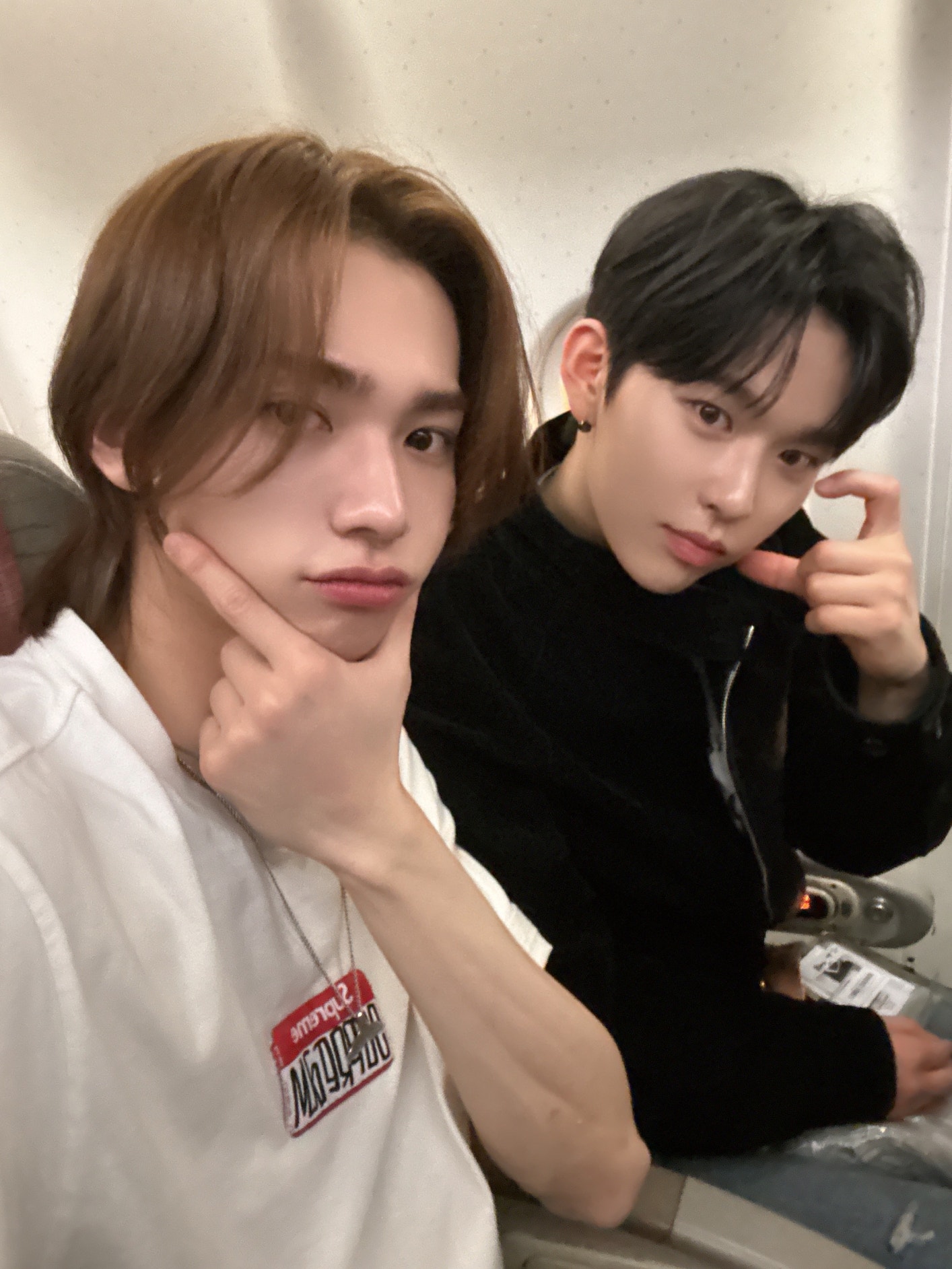 WHIB Community Post - 여기 보세요📸 - HASEUNG