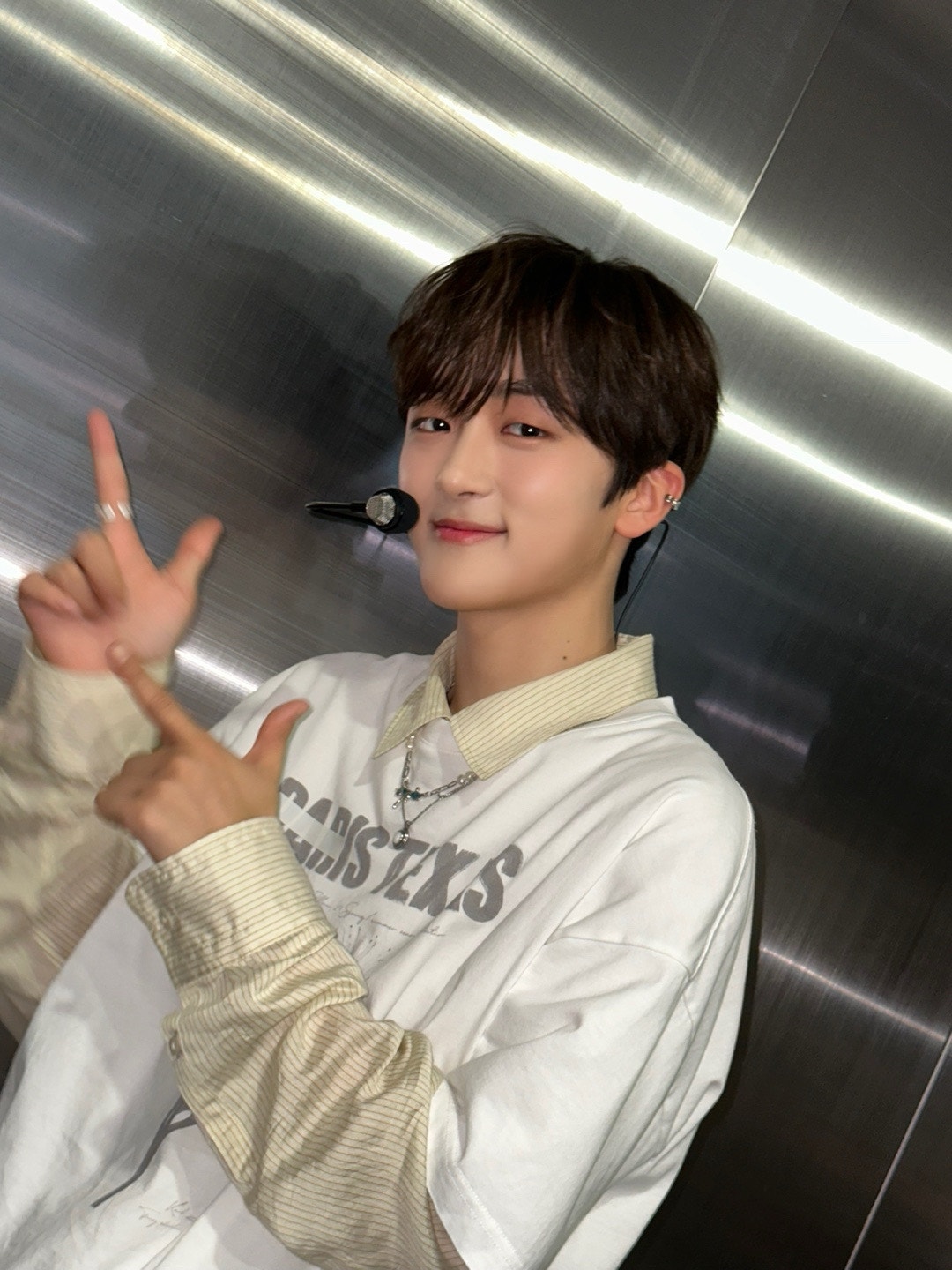 LUN8 Publicaciónes Comunitarios - 굿 모 닝 (*ˊᵕˋ*)ﾉ - JinSu