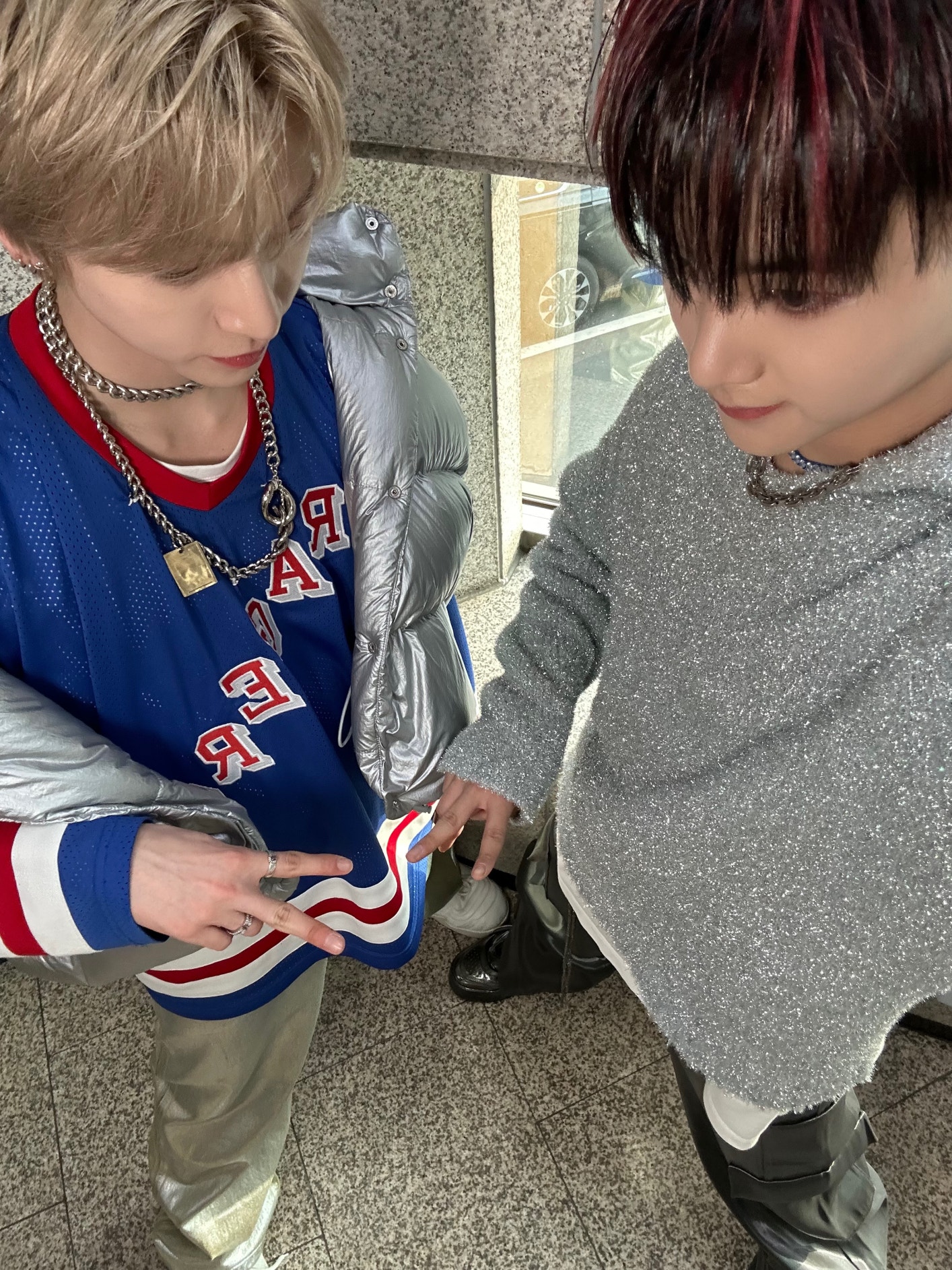 AMPERS&ONE Community Post - 오늘도 어김없이 등장한 셀카 🏻🤟🏻 - SIYUN