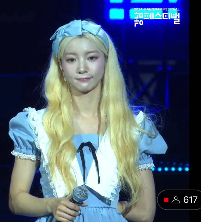 Oh My Girl Community Posts 유빈아 오늘 무대도 열심히 준비중이얌 오늘은 또 얼마나 예쁠지