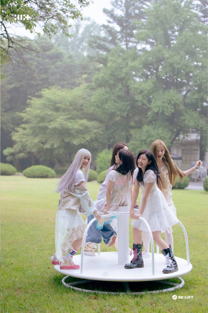 Illit Community Post 저는 이런 자연 테마를 너무 좋아해요🍃 너무 예뻐요🌷 그래서 새로 고침⭐