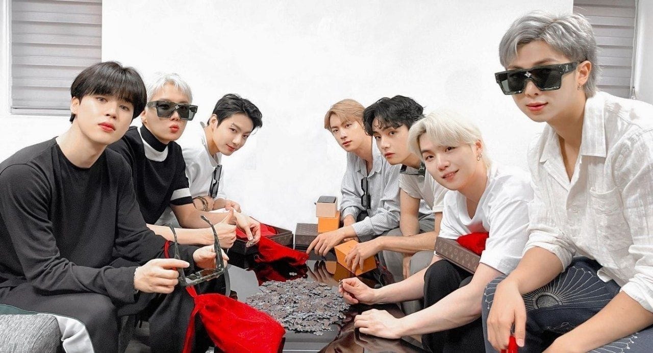 BTS Community Posts - Esses SETE coreanos me salvam todos os dias com ...