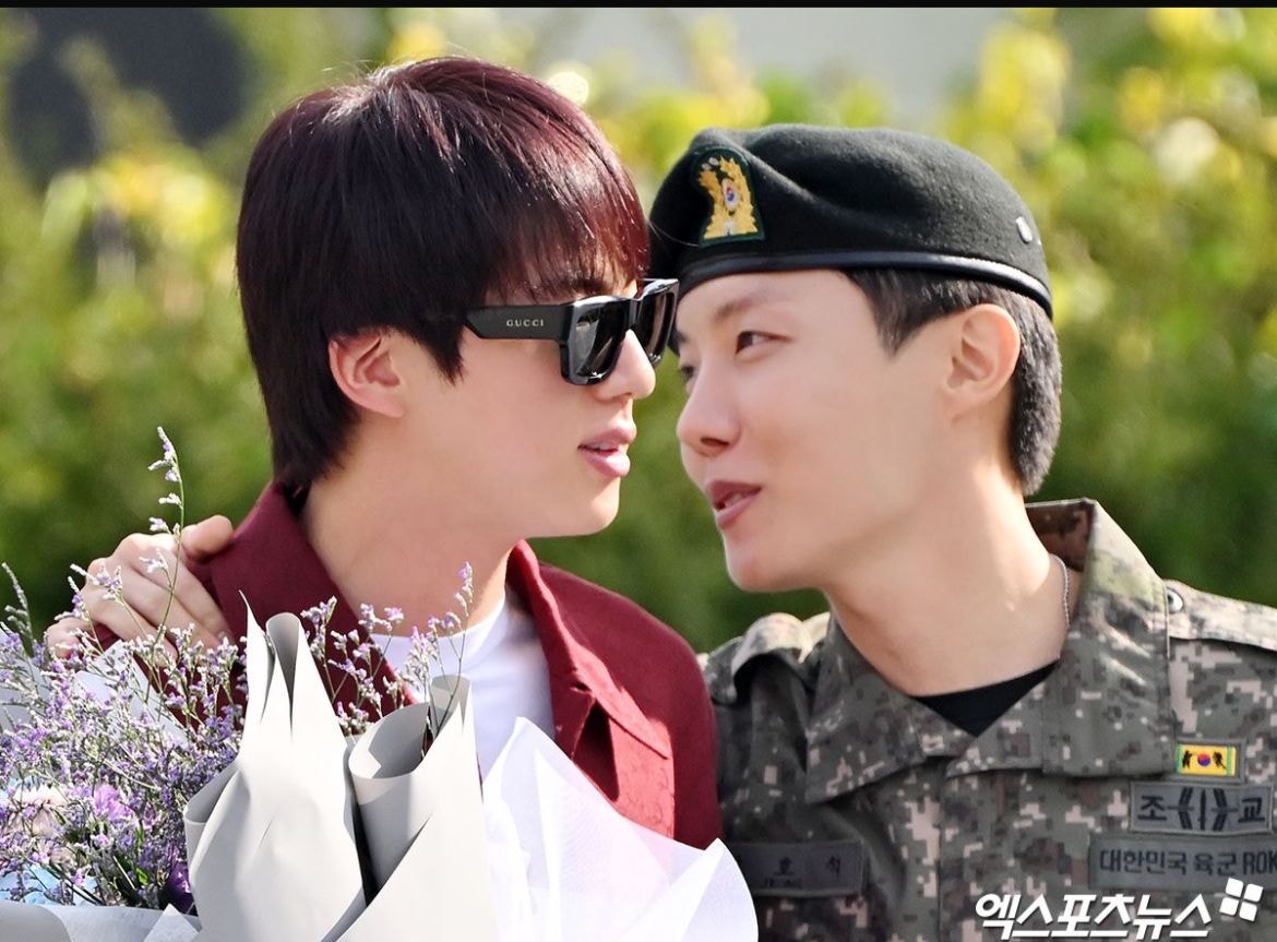 BTS Community Post - A beautiful eclipse 💜🥹💜🥳