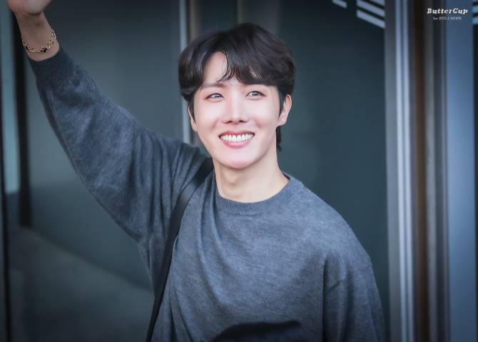 Bts Community Post 호바 우리는 당신을 다시 만나고 싶어요 가만히 앉아있을 수 없어요 569일은 영원해요