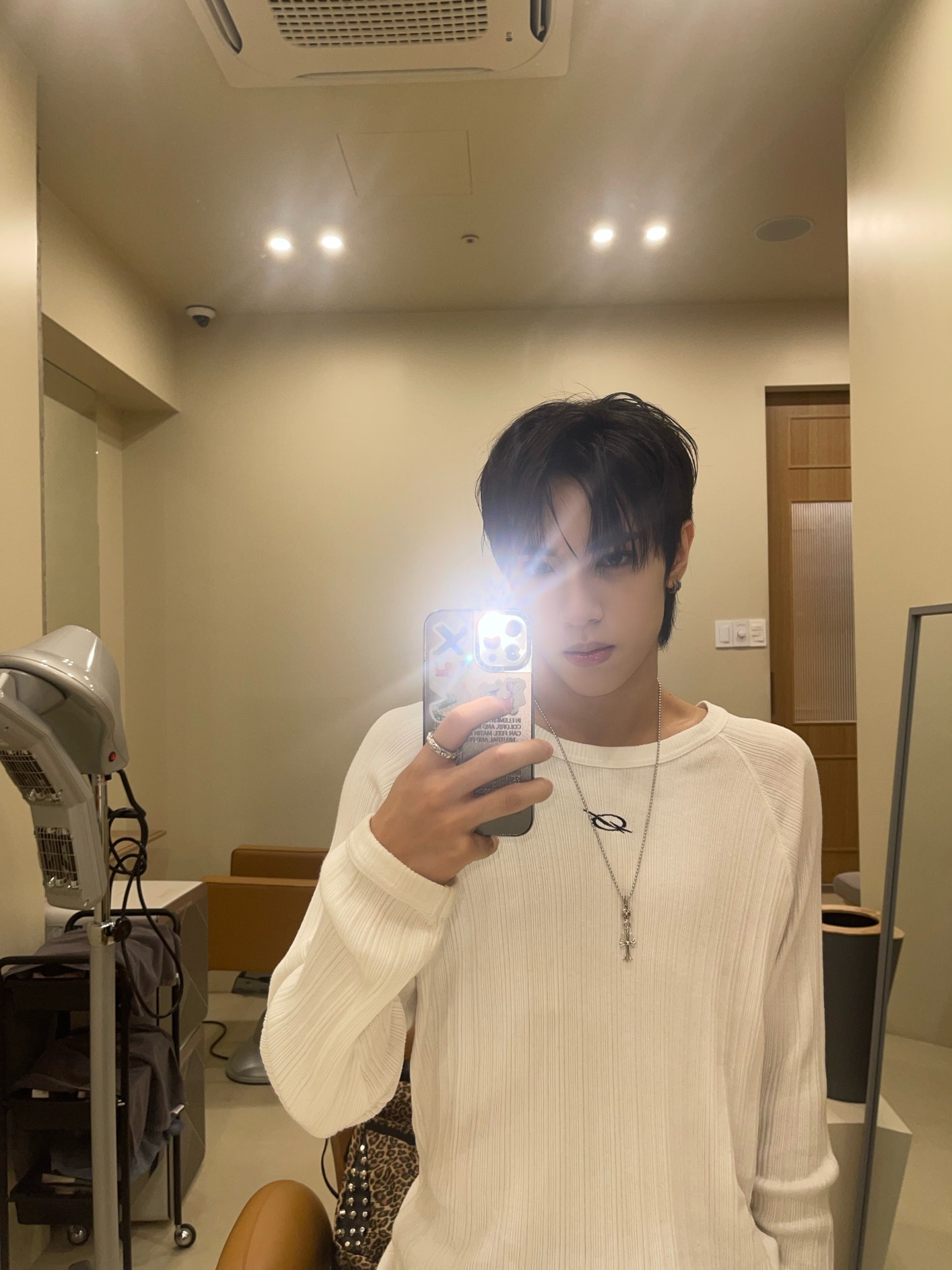 Dxmon Community Post 오늘 처음으로 버스킹을 했는데 너무 많은 팬분들이 오셔서 놀랐어요 환호도 너무 잘해