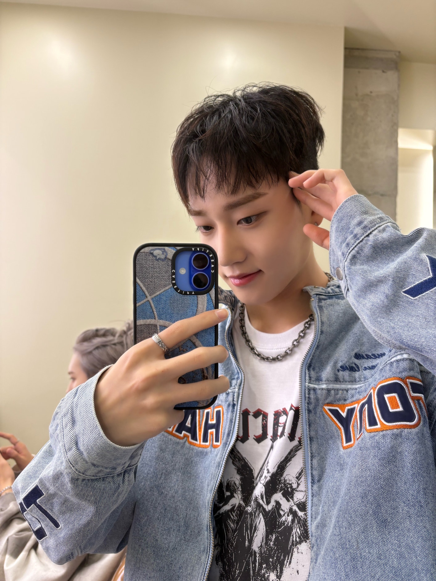 Dxmon Community Post 팬분들 오늘 강남 버스킹까지 응원하러 와주셔서 진심으로 감사해요🥹 그리고 위버스로도