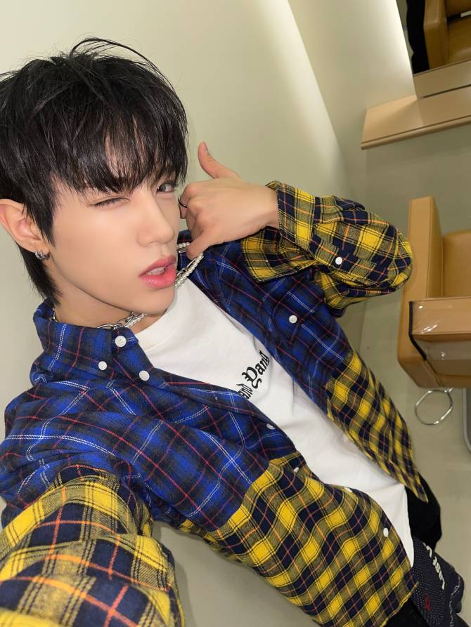 Dxmon Community Post 오늘 하루 마무리 다이몬의 버스킹이 마무리됐습니다 많은 팬분들과 놀 수 있어서