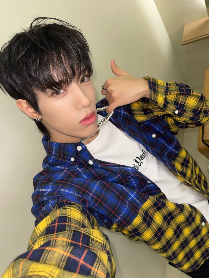 Dxmon Community Post 오늘 하루 마무리 다이몬의 버스킹이 마무리됐습니다 많은 팬분들과 놀 수 있어서