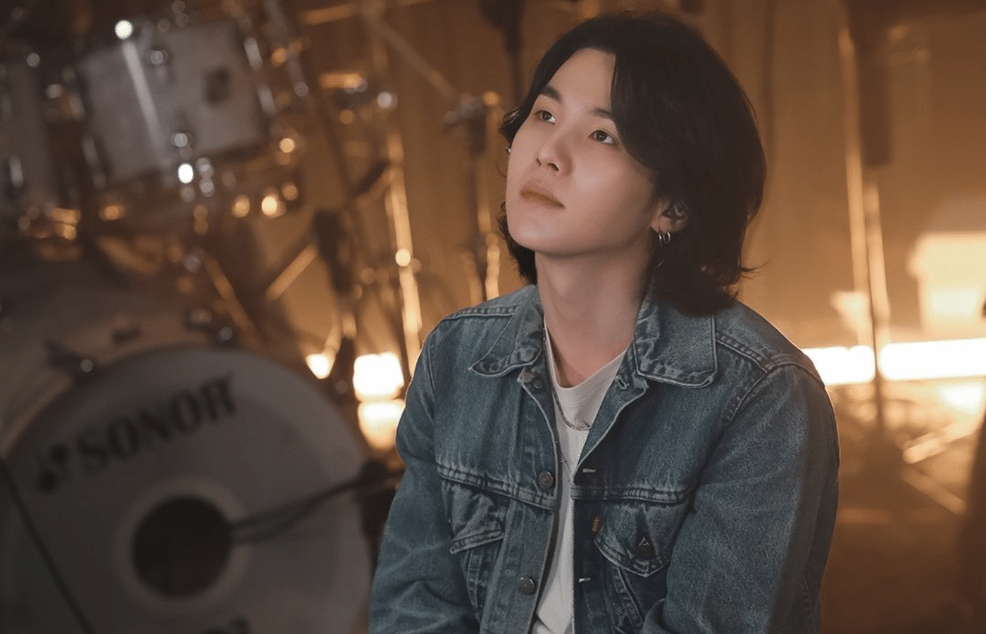 BTS Community Post - Bom dia Armys que amam este homem!!!! Muito obrigada por defende lo aí ...