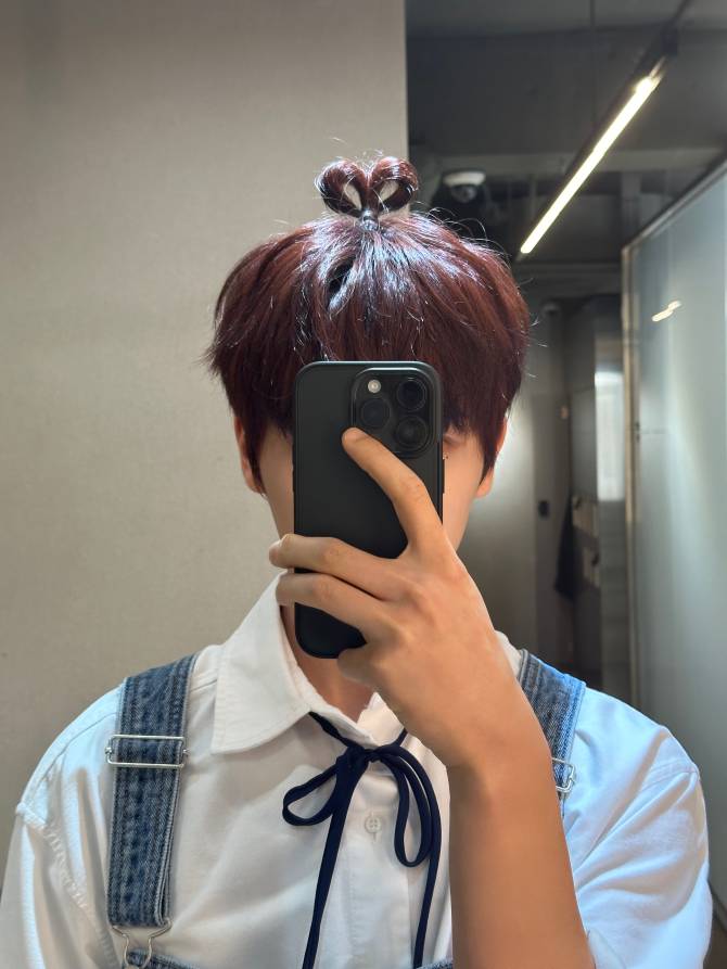 Nowadays Community Post 머리에 데이앤을 향한 나의 마음이 들어이쏘 ️ 귀엽나요 히히하ㅏㅎ하 ️ ️