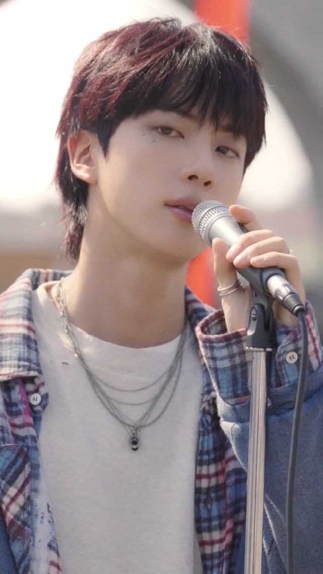Bts Community Post 석진이 동생들도 없는 사이에 아미 다 뺏어가는 거 아니야⁈