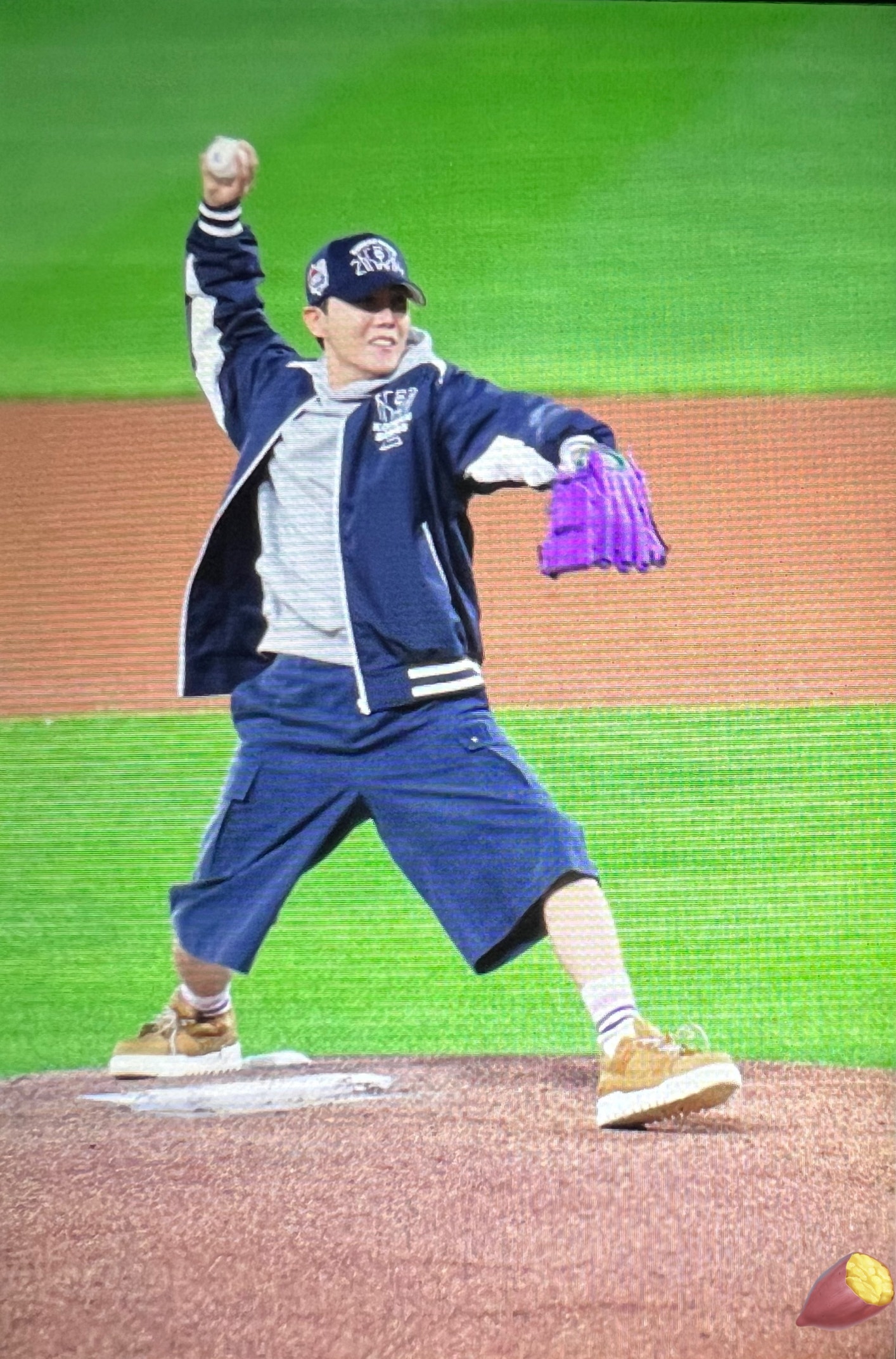 BTS Community Post - (( 📷 )) 23.10.2024 K-MEDIA J-Hope KBO K2 2nd Game First Pitch J-HOPE ...