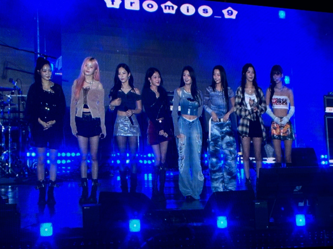 Fromis9 Community Post 오늘 하루 너무 행복했습니다 아송페 오신 플로버분들 전부 고생하셨습니다 ☺️☺️