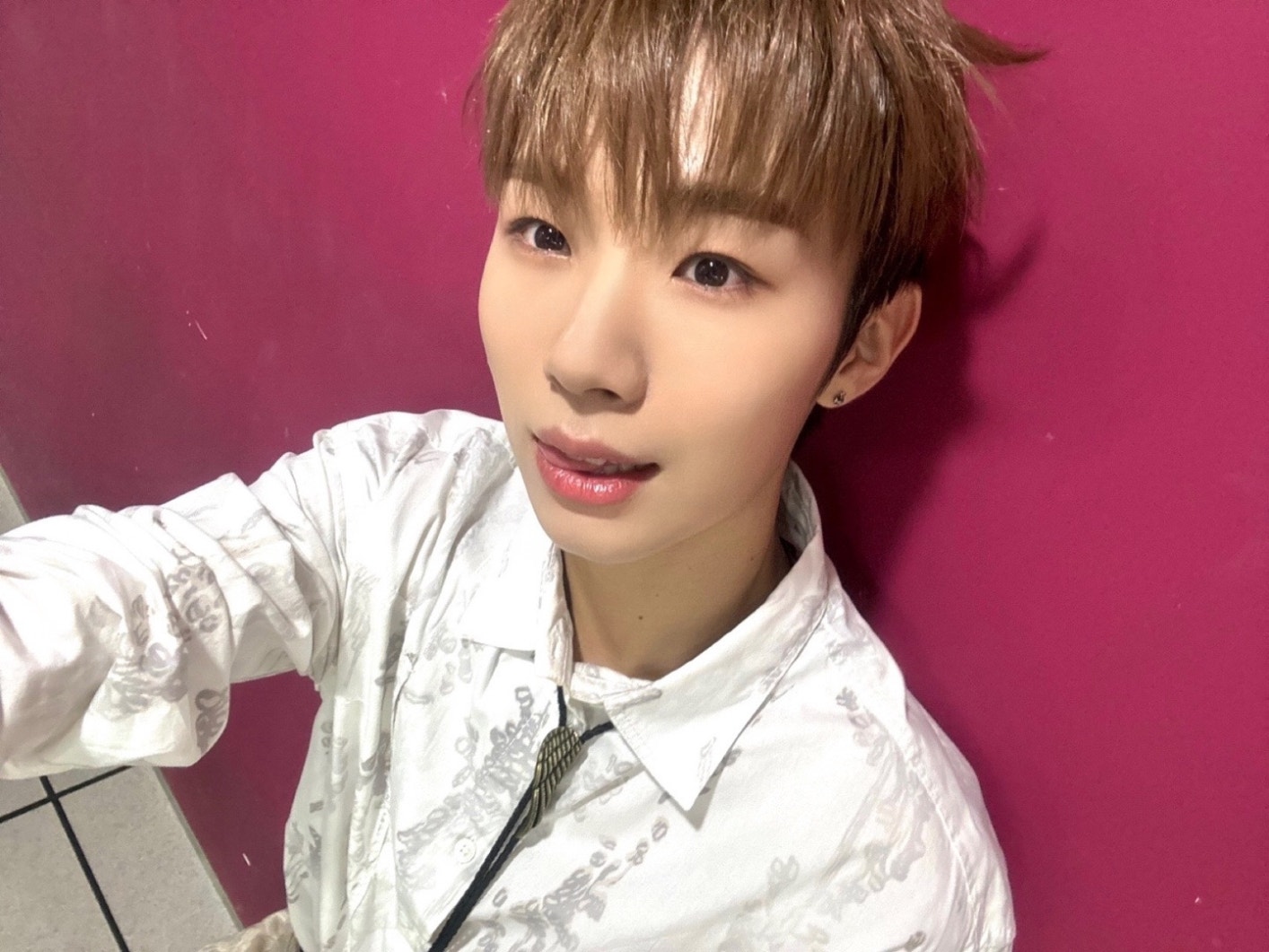 WHIB Community Post - 오늘 하루 정말 즐거웠어요!! 첫 20살 생일을 이렇게 맞을 수 있어서 너무 행복한 하루였던 것 같습니다!! AnD, 형들 ...