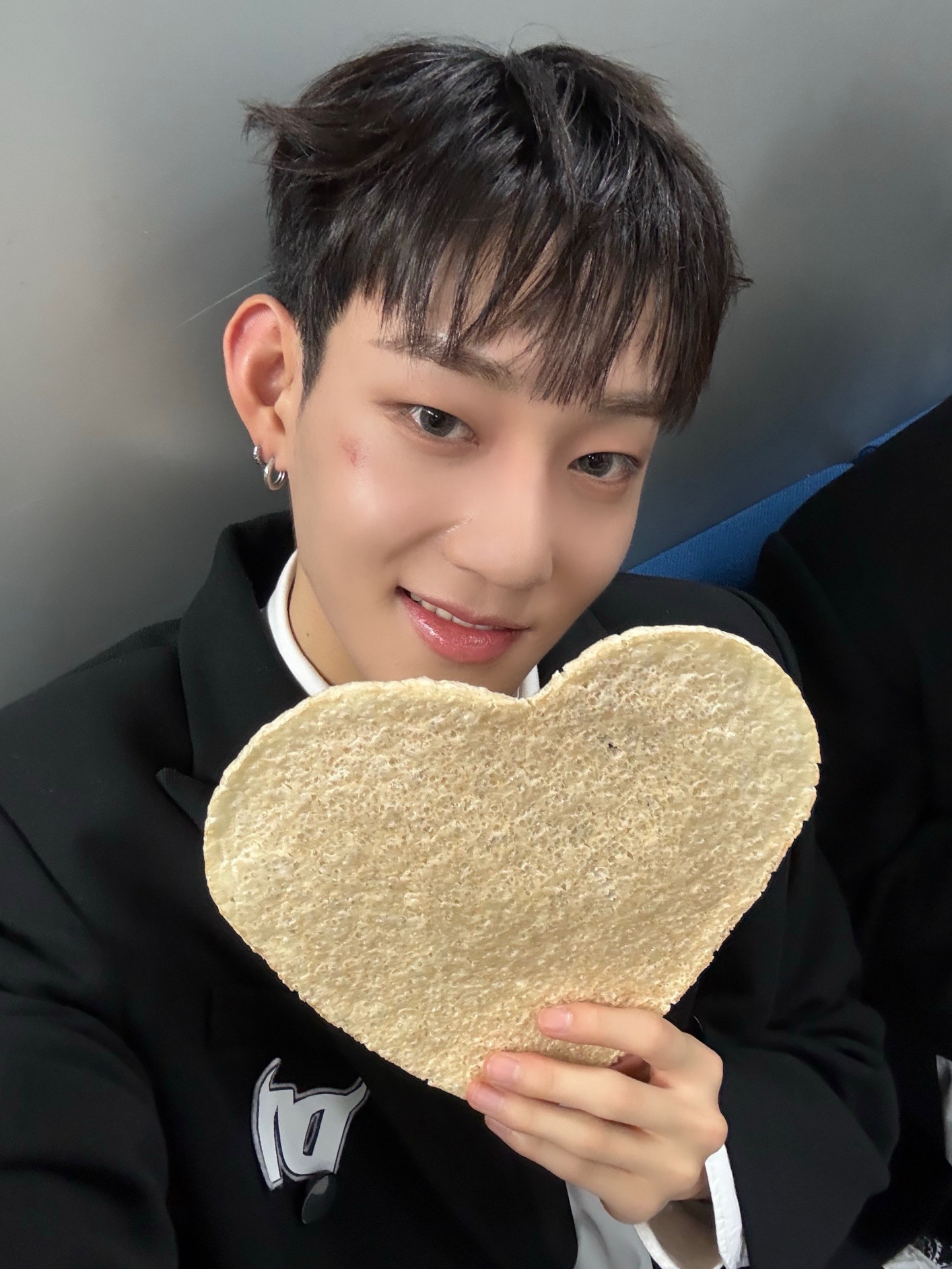 Dxmon Community Post 활동 한 주 동안 너무 행복했고 고마웠어요 남은 활동도 모두 파이팅 사랑해요