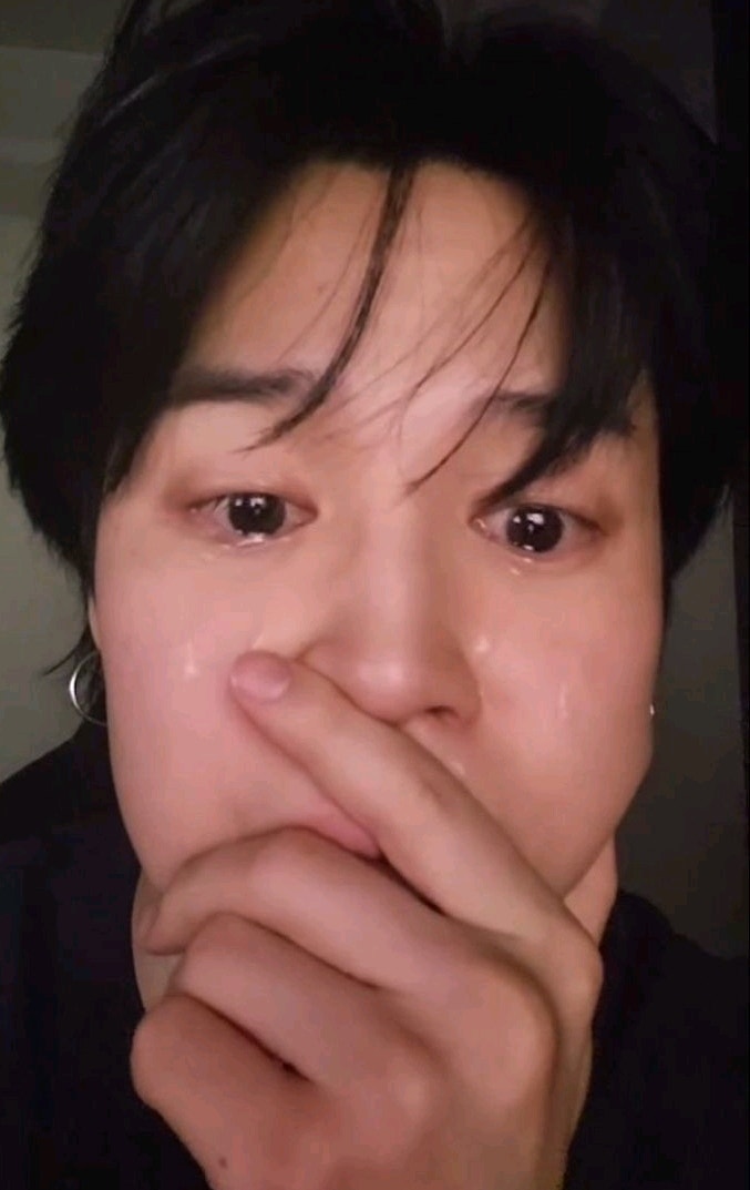 BTS Community Post - crying because bts members never notice me 😭😭😭😭😭😭😭😭