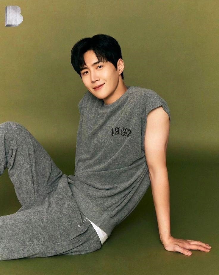 KIM SEON HO Community Post - あなたの笑顔のエネルギーの源は、たくさんの人から受ける愛情です🫰💗 そんなあなたの ...